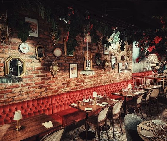 Enhancing Comfort in Restaurants with Banquette Seating